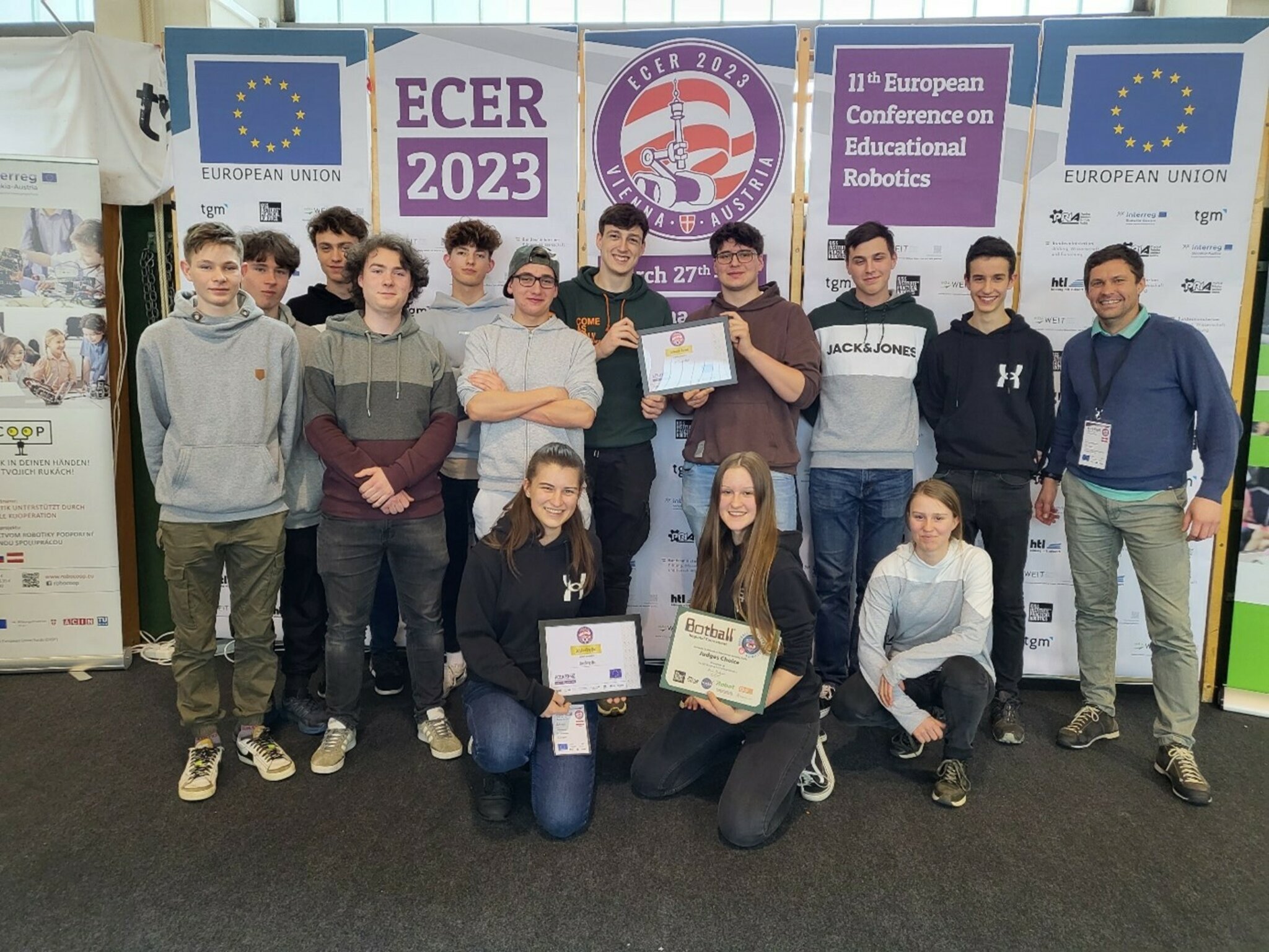 Roboter-Bewerb BOTBALL: HTL-Schüler bei internationalem Robotik ...