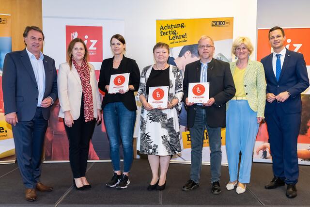 Bezirk Wiener Neustadt: Drei Schulen ausgezeichnet - Wiener Neustadt