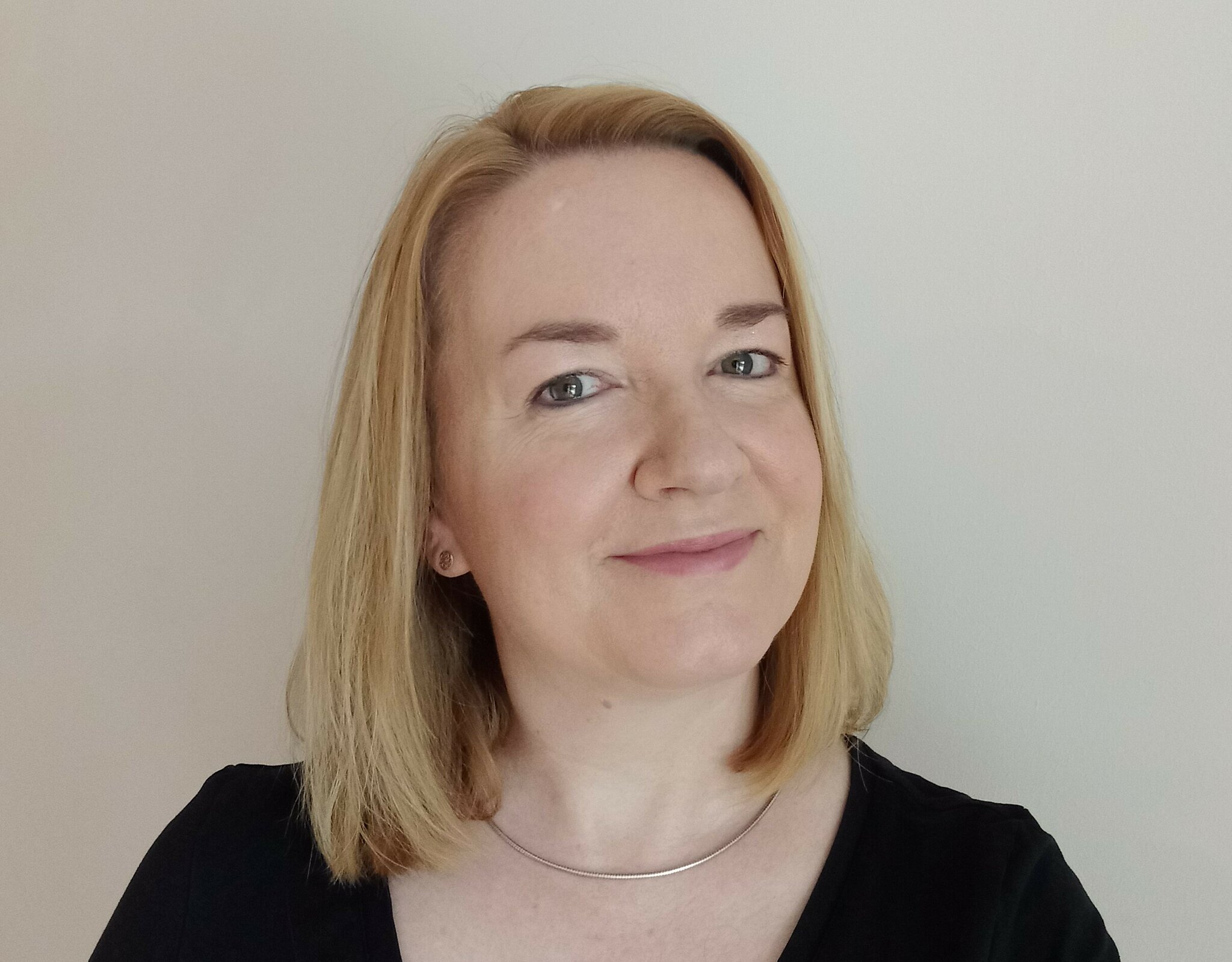 Kreative Köpfe der Region: Weidener Autorin veröffentlicht ihr 7. Werk ...