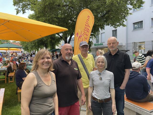 Strassenfest: "Christina lebt" feierte, und es strahlte neben der Sonne ...