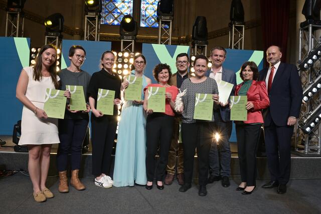 Preisverleihung im Rathaus: WiGev-Mitarbeitende wurden mit Preis geehrt ...