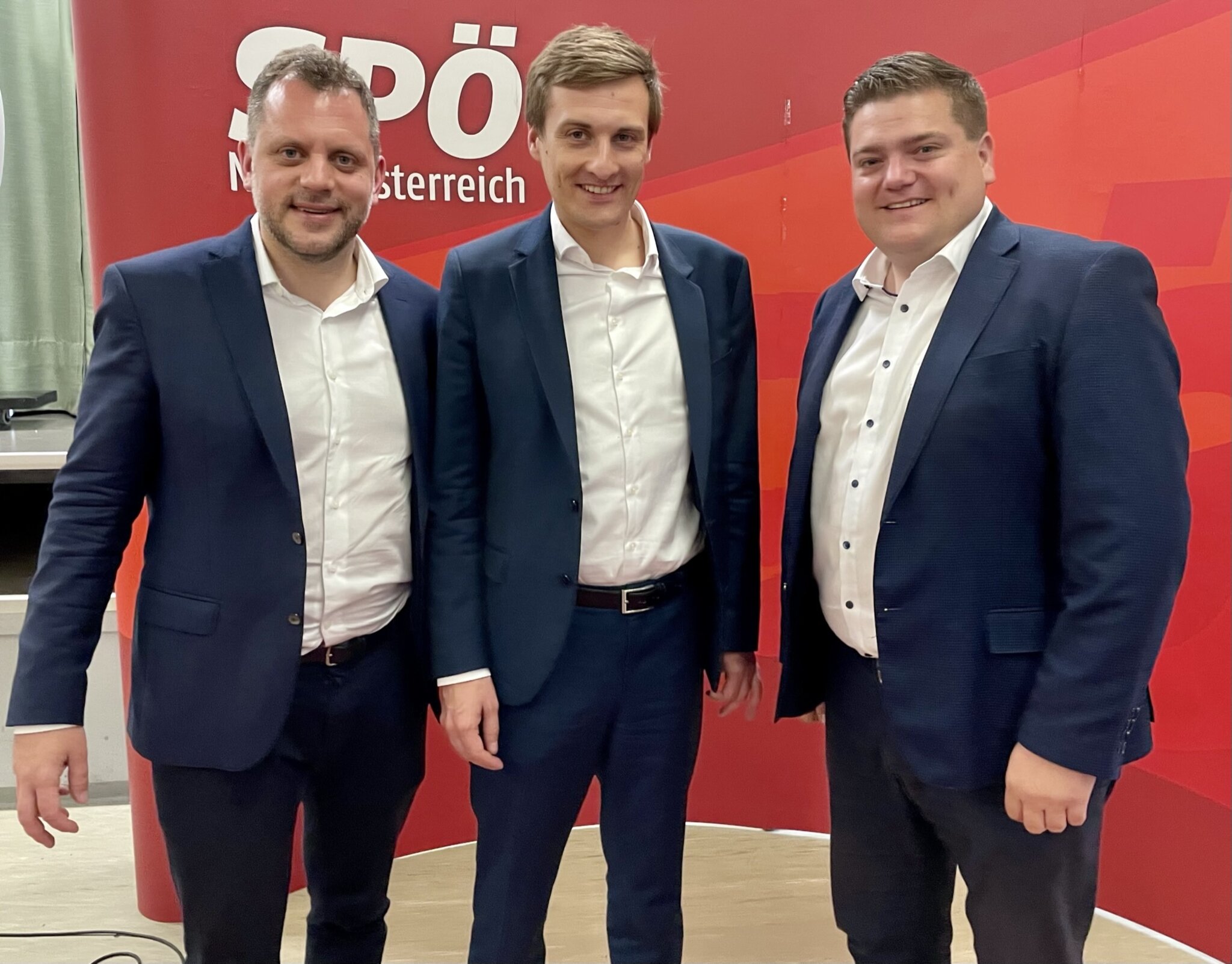 Politik: SPÖ Landesrat Sven Hergovich diskutiert in Krems mit ...