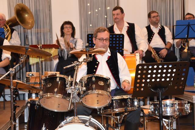 Mischendorf: Schwungvolles Pfingstkonzert vom Musikverein Mischendorf ...