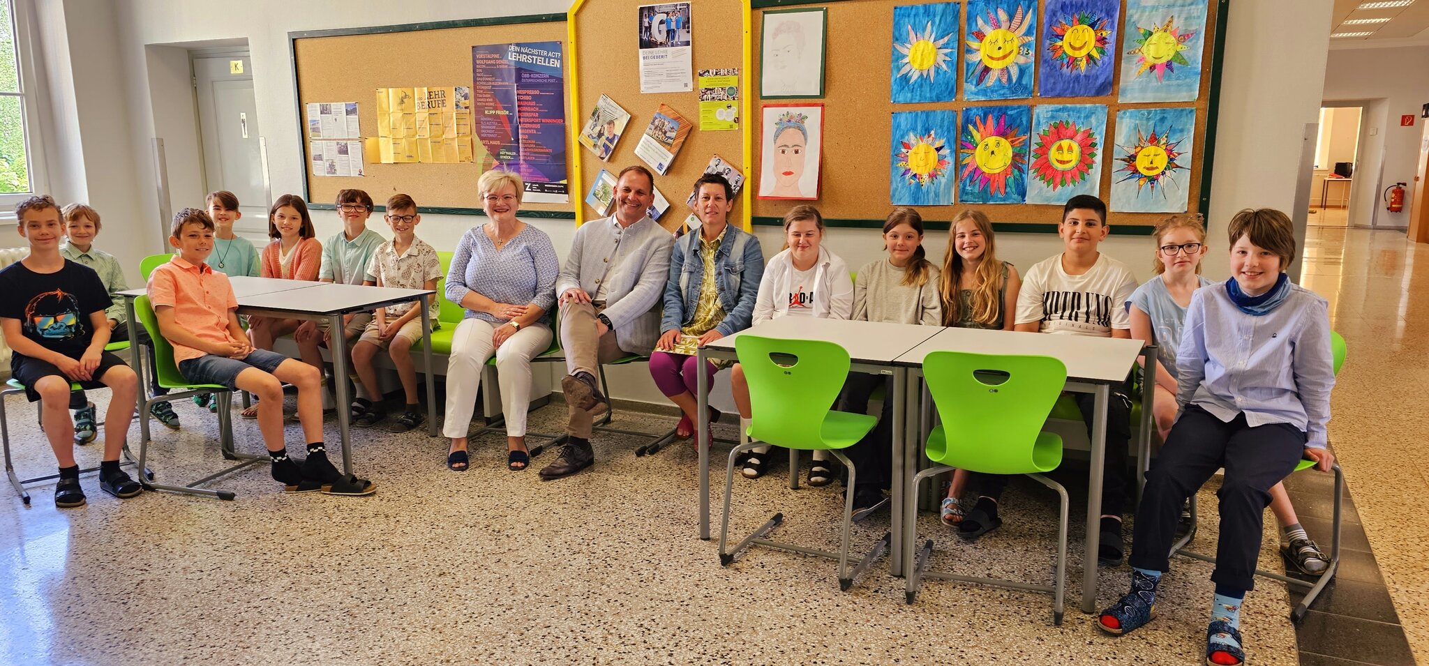 St. Pölten: Neue Möbel für die EMS Pyhra - St. Pölten