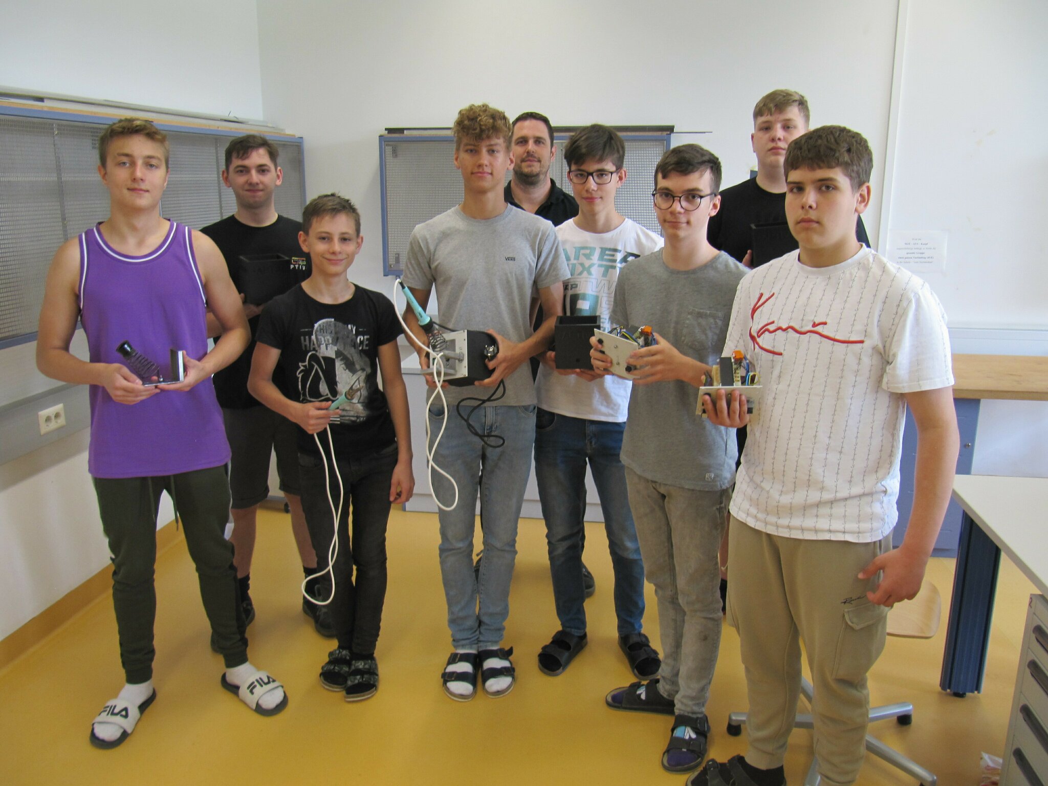 Lötschweißen bei Aptiv: Poly Mattighofen übt Kunststoffschweißen - Braunau