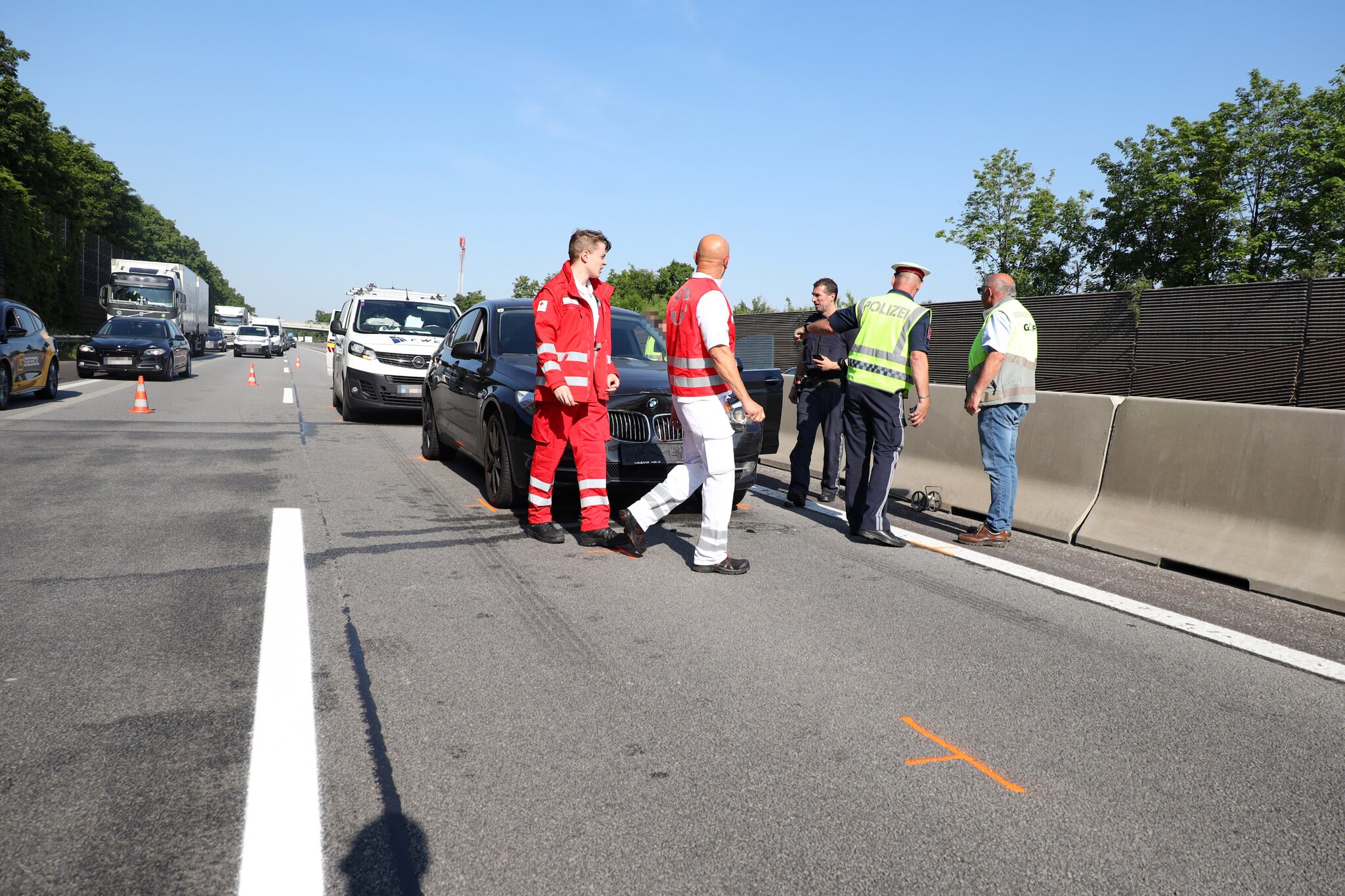 Auffahrunfall in Puchberg: Autobahn-Crash hatte massiven Stau zur Folge ...