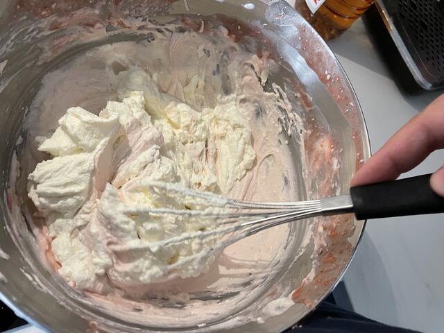 Rezept: Frisch-fruchtiges Erdbeertiramisu mit Beeren aus ...