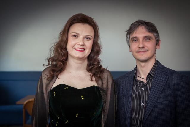 Stimme für Frieden: Ukrainische Sängerin Dovbysh tritt im Hotel de France auf - Innere Stadt