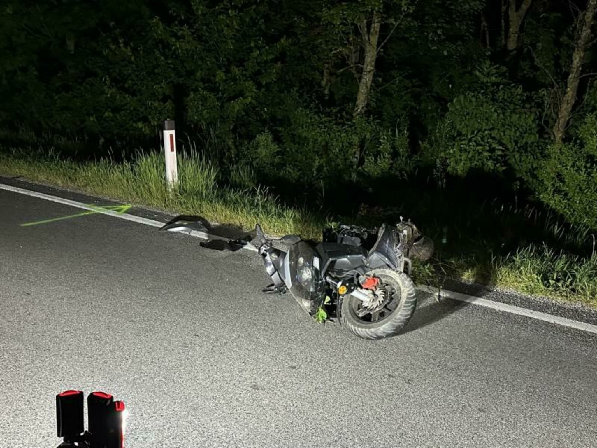Moped stieß mit Pkw zusammen: Erneut ein schwerer Unfall auf der B60 bei Ebenfurth - Wiener Neustadt