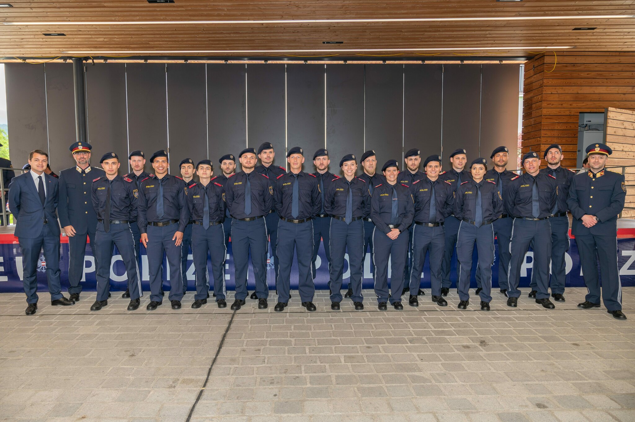 PolizistInnen in Mils angelobt: Verstärkung für die Tiroler Polizei ...