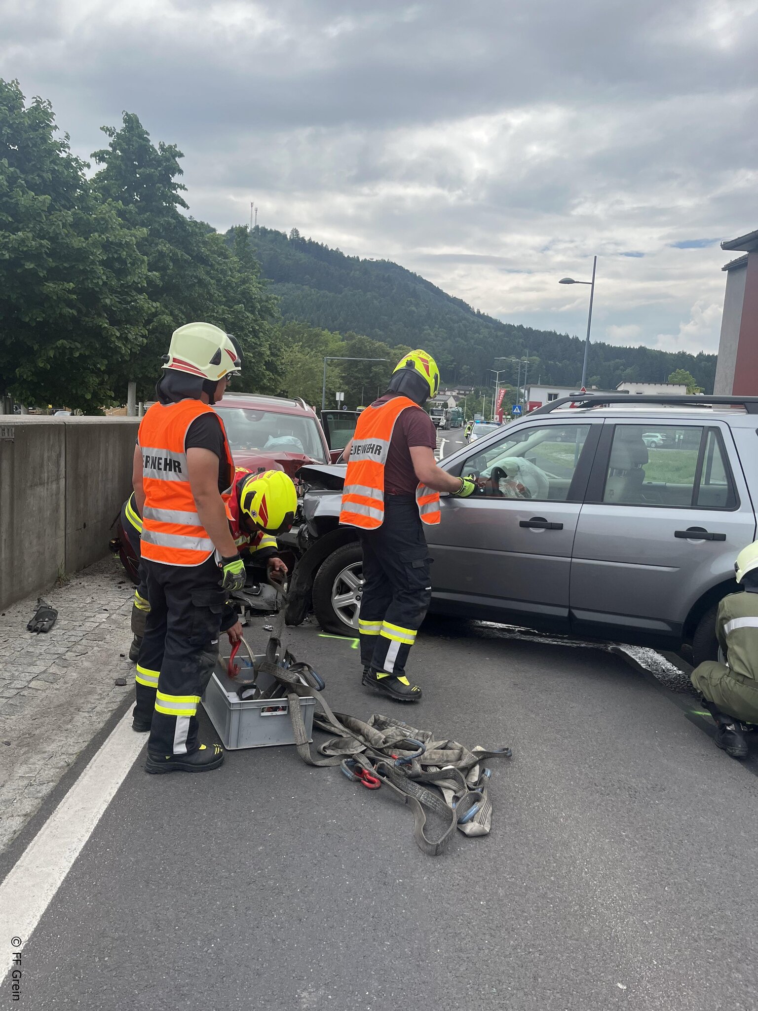 Unfall: Drei Verletzte bei Frontalzusammenstoß auf B3 in Grein - Perg