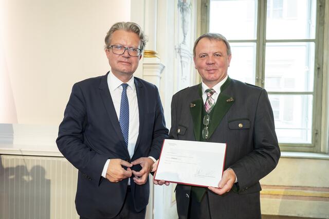 Bundesauszeichnung und Co.: Zwölf verdiente Persönlichkeiten ...