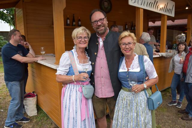 Retzer Weintage 2023: Eröffnung des Events mit den besten Weinen ...