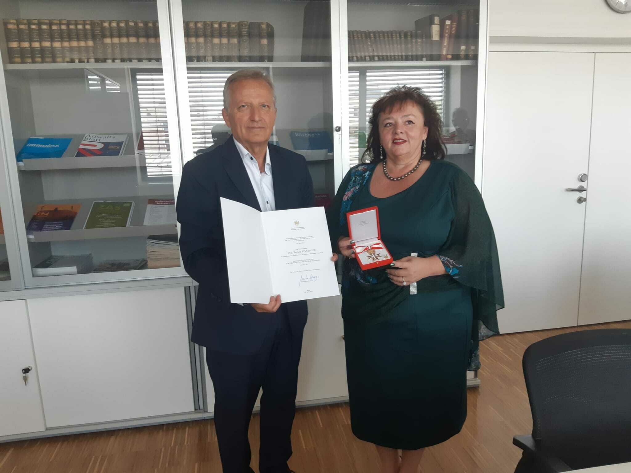 Barbara Senninger: Goldenes Ehrenzeichen für Stegersbacher ...