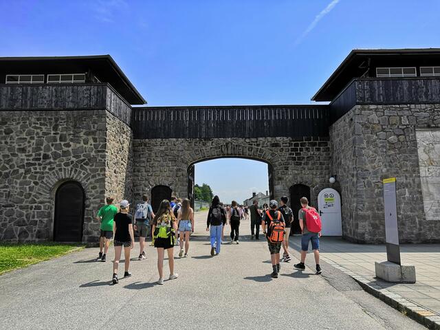 SMS St. Valentin: Geschichtsunterricht in der KZ-Gedenkstätte ...