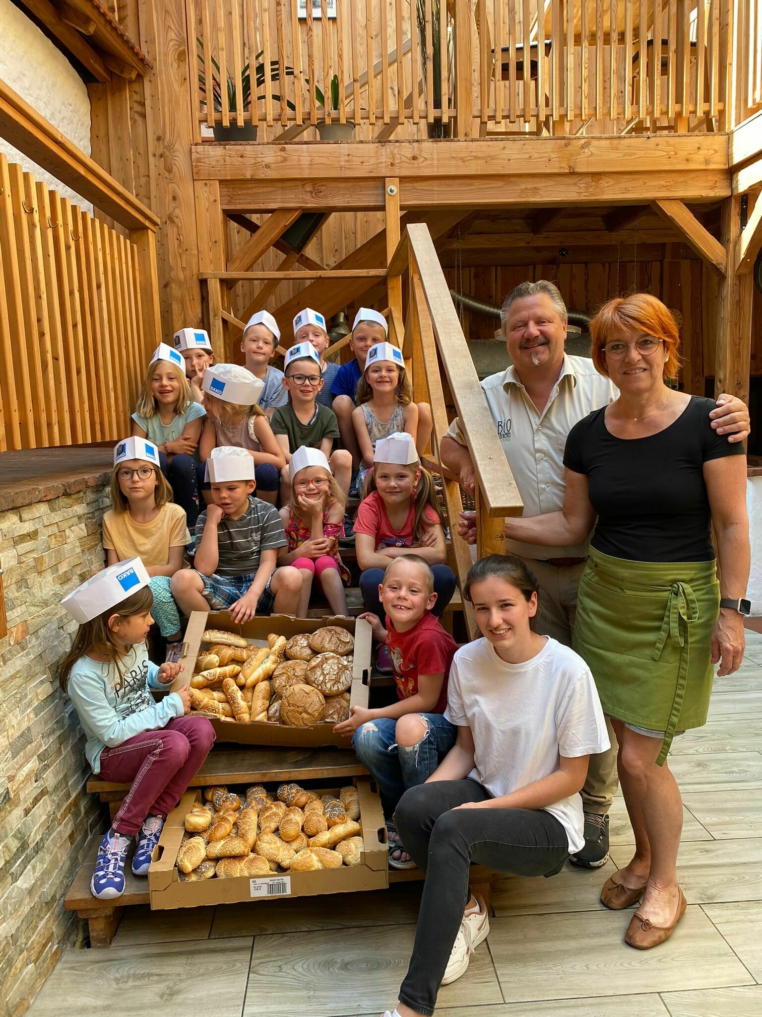 Pfarrcaritas Kindergarten Oberneukirchen: Besuch in der BACKSTUBE - Urfahr-Umgebung