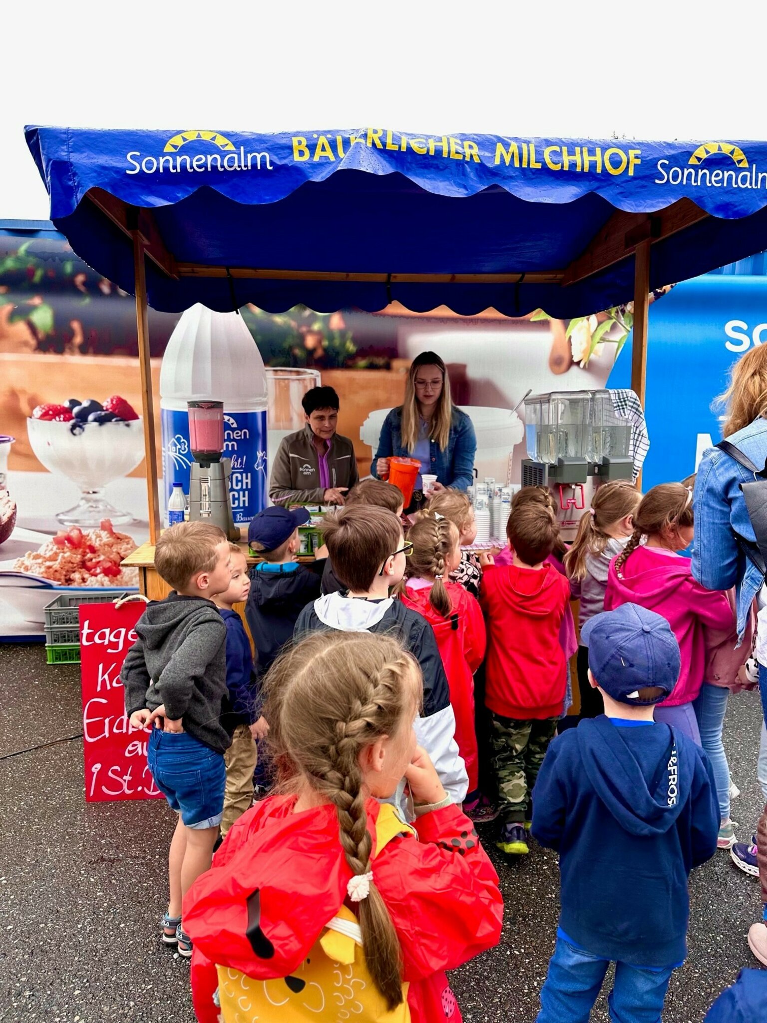 Schulmilch Erlebnistage: Schulkinder auf Entdeckungstour bei Bauernhöfen - St. Veit
