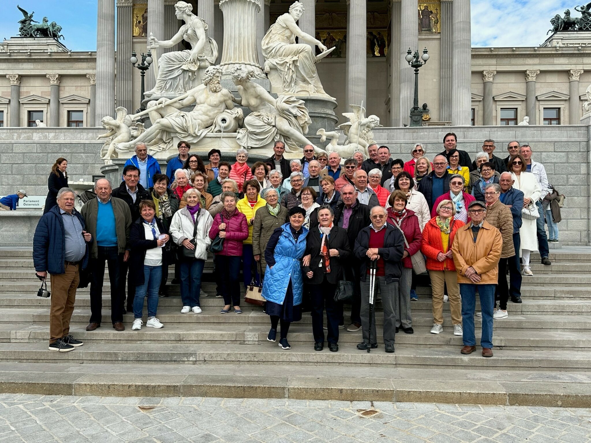 Jährlicher Frühlingsausflug: Marzer Pensionisten zu Besuch im Parlament ...