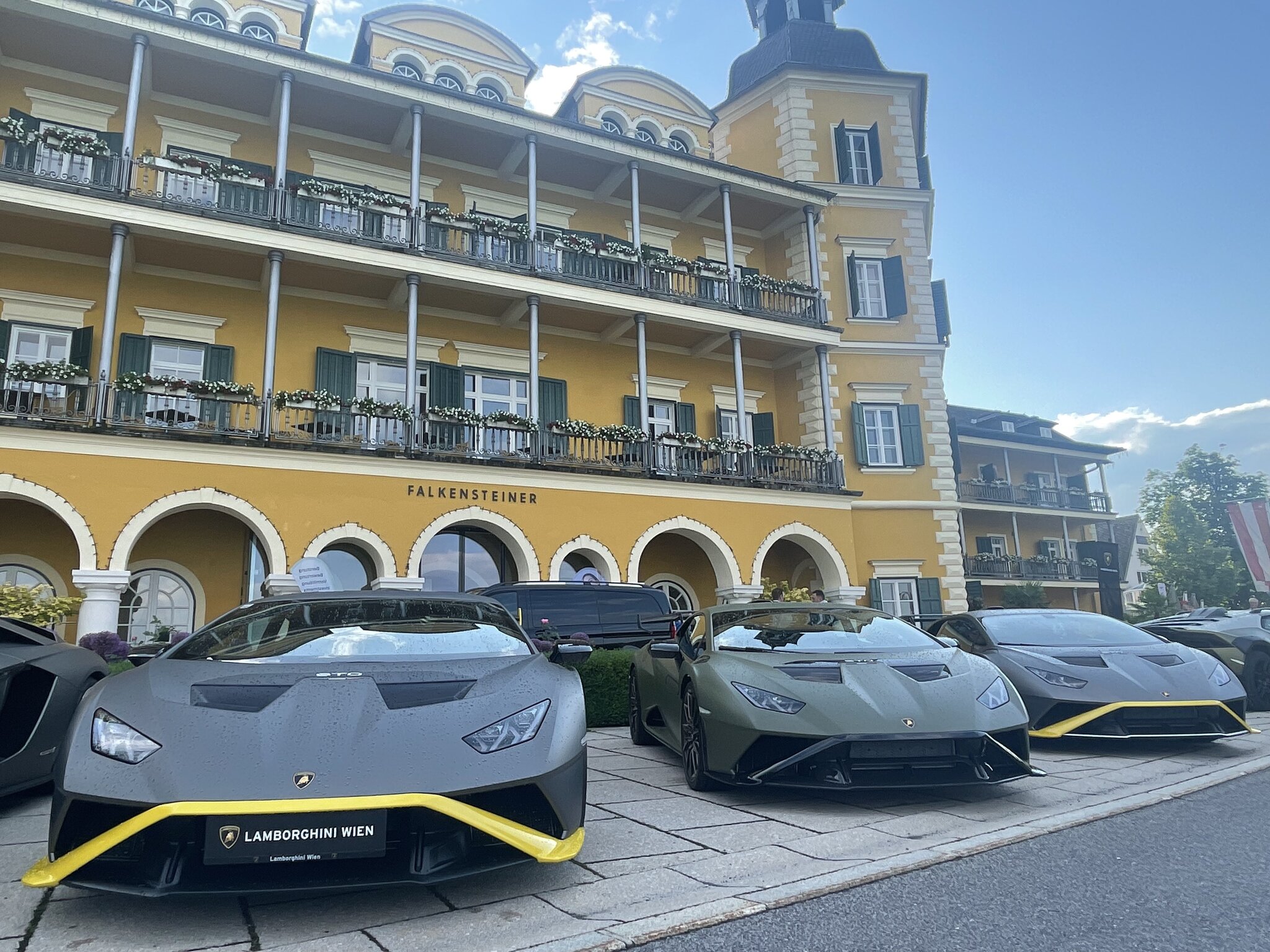 Millionenwerte: Sündhaft teure Sportautos posieren in Velden - Villach Land