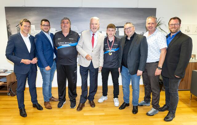 Im Alten Rathaus: Tischtennis-Staatsmeister zu Gast beim Bürgermeister ...
