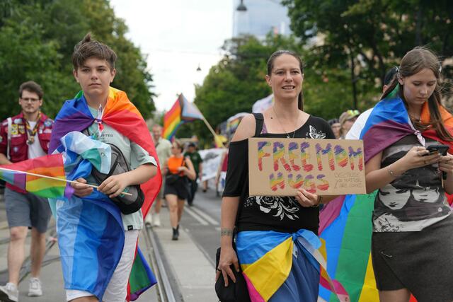 Vienna Pride 2023: So ausgelassen wurde bei der Regenbogenparade ...