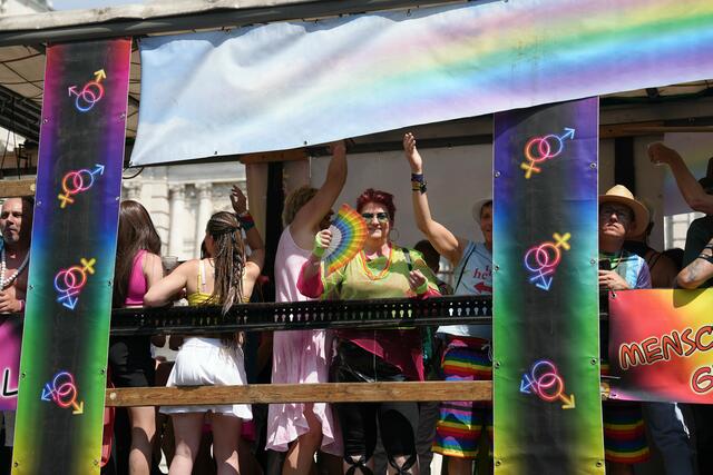Vienna Pride 2023: So ausgelassen wurde bei der Regenbogenparade ...