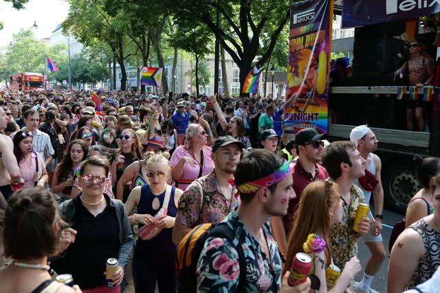 Vienna Pride 2023: So ausgelassen wurde bei der Regenbogenparade ...