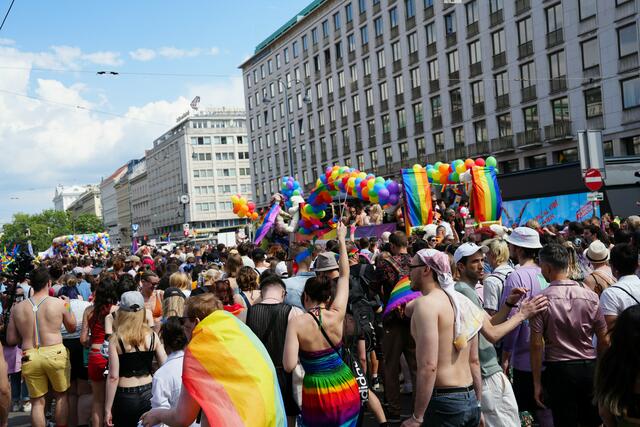 Vienna Pride 2023: So ausgelassen wurde bei der Regenbogenparade gefeiert - Wien