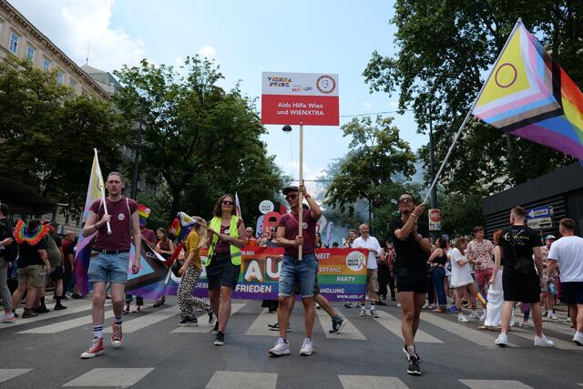 Vienna Pride 2023: So ausgelassen wurde bei der Regenbogenparade ...