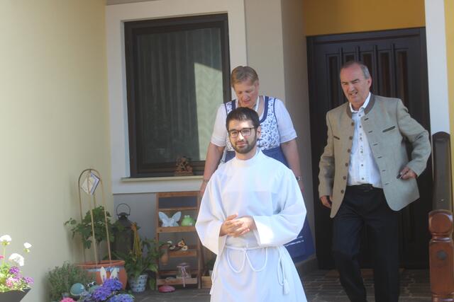 Pfarrer aus Schöngrabern: Michael Semmelmeyer ist Priester (mit Video ...