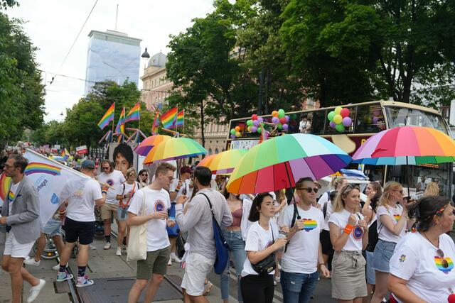 Vienna Pride 2023: So ausgelassen wurde bei der Regenbogenparade ...