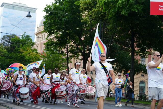 Vienna Pride 2023: So ausgelassen wurde bei der Regenbogenparade ...