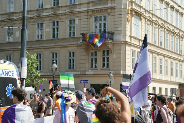 Vienna Pride 2023: So ausgelassen wurde bei der Regenbogenparade ...
