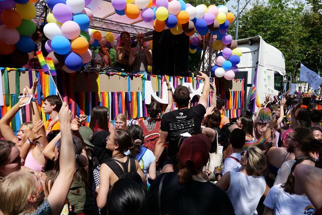 Vienna Pride 2023: So ausgelassen wurde bei der Regenbogenparade ...