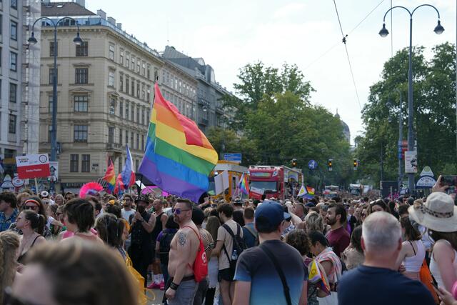 Vienna Pride 2023: So ausgelassen wurde bei der Regenbogenparade ...