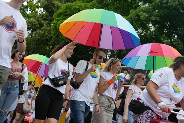 Vienna Pride 2023: So ausgelassen wurde bei der Regenbogenparade ...