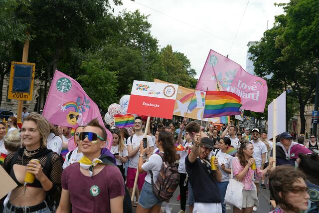 Vienna Pride 2023: So ausgelassen wurde bei der Regenbogenparade ...