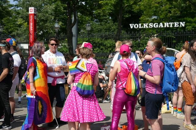 Vienna Pride 2023: So ausgelassen wurde bei der Regenbogenparade ...