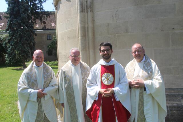 Pfarrer aus Schöngrabern: Michael Semmelmeyer ist Priester (mit Video ...