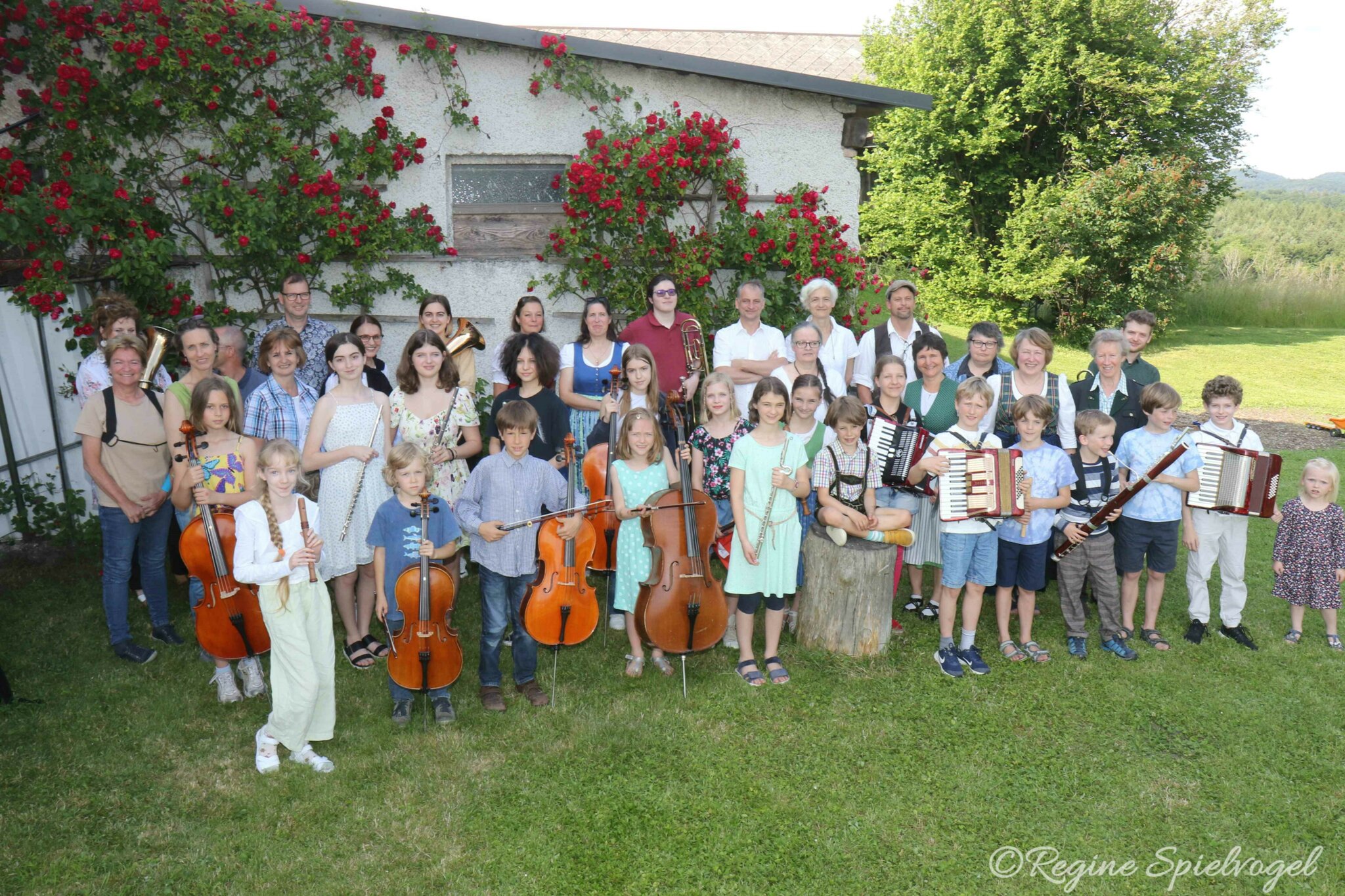 Die MSOW spielten beim Almstüberl auf: Mit Volksmusik rund um die Welt ...