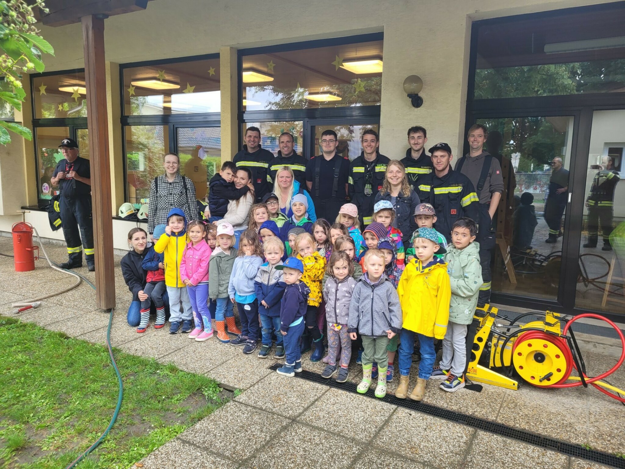 Lassee: Feuerwehr besuchte Friedrich-Sacher-Schule und Kindergarten ...