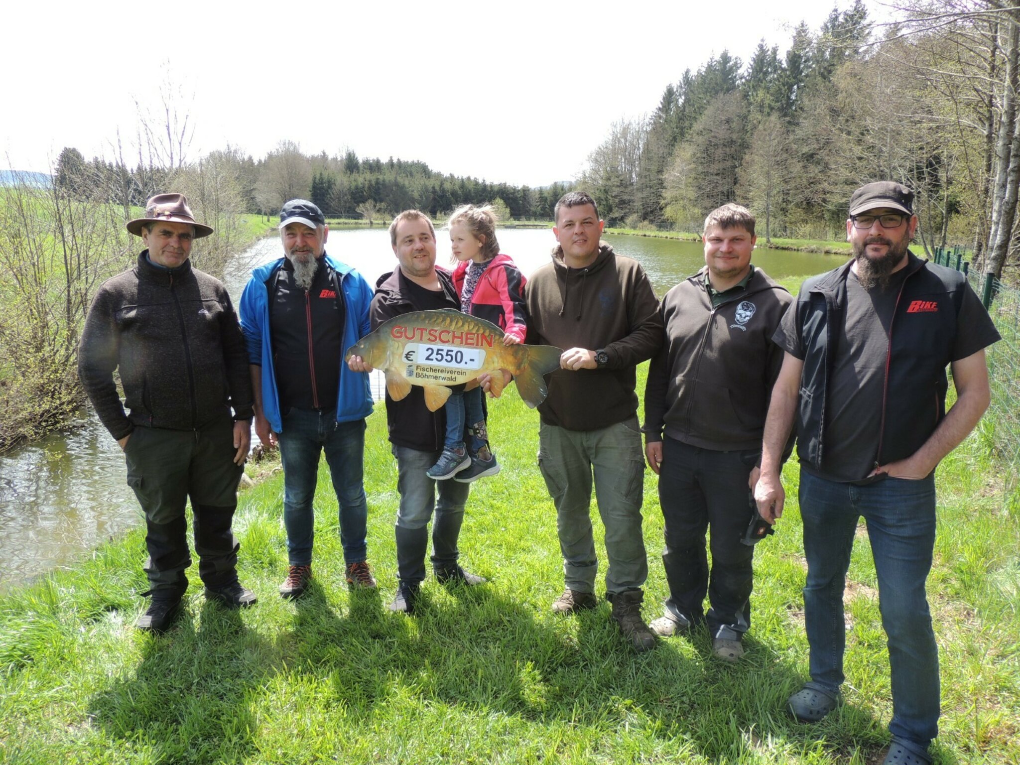 Benefizfischen: Kleine Emma erhielt mehr als 2.000 Euro von Klaffeger ...