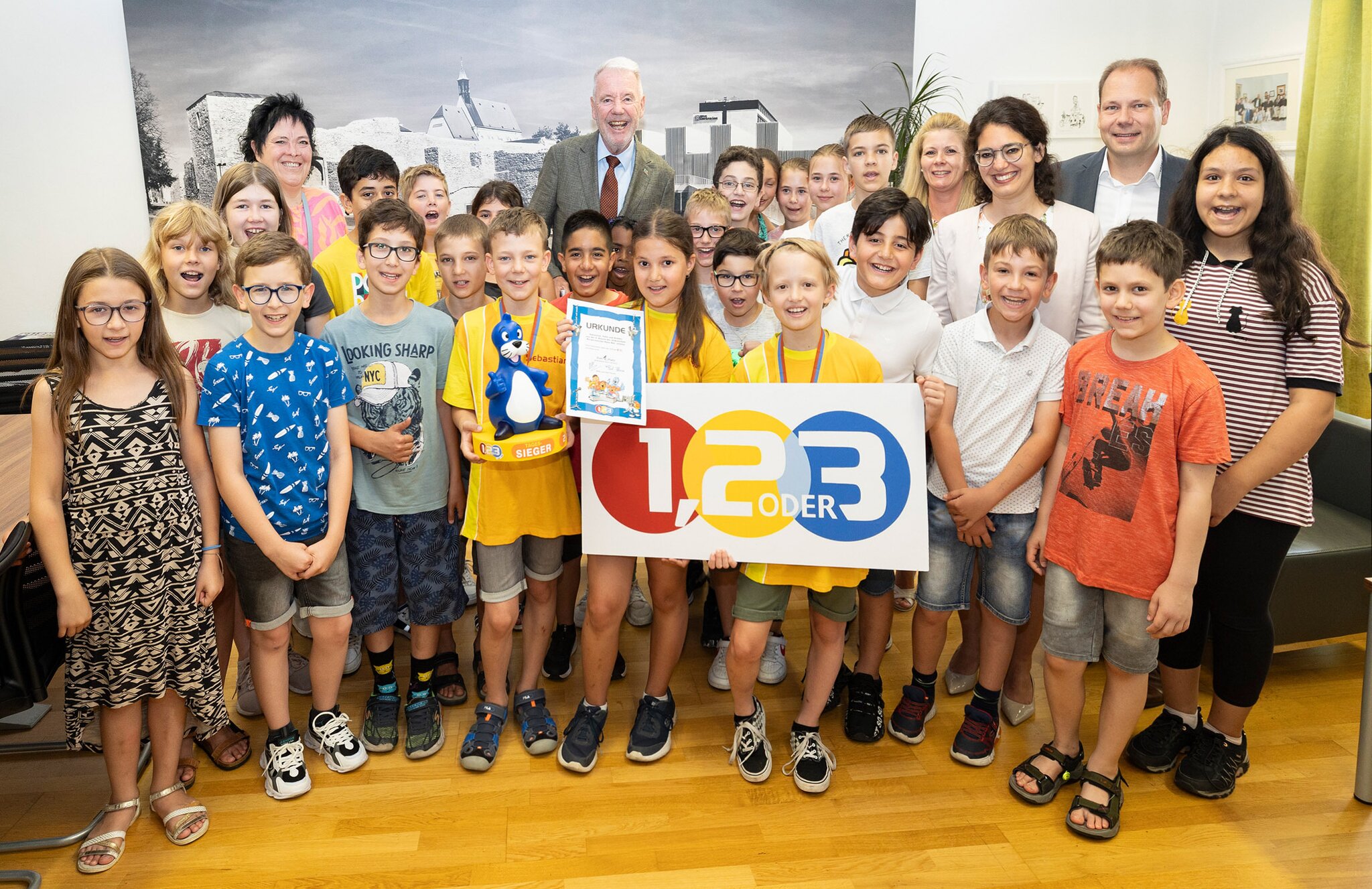 "1, 2 oder 3": Volksschule Barwitzius bei Fernseh-Show - Wiener Neustadt