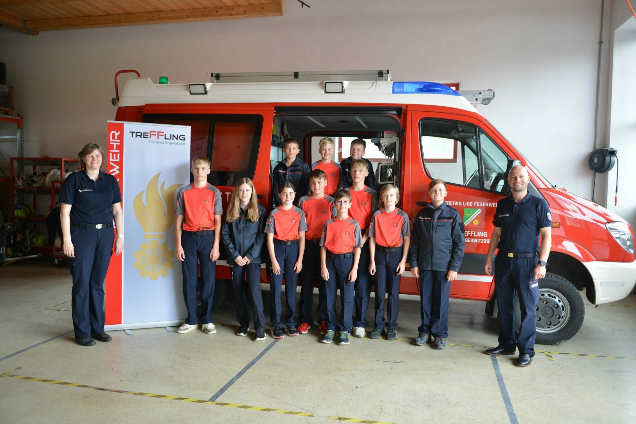 Übergabe: Neue Uniformen für die Feuerwehrjugend Treffling - Urfahr-Umgebung