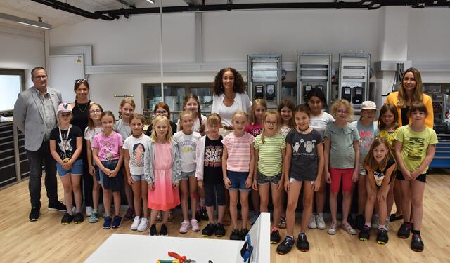 Girls‘ Day mini 2023: Rund 100 Mädels schnupperten in "Jungsberufe" - Tirol