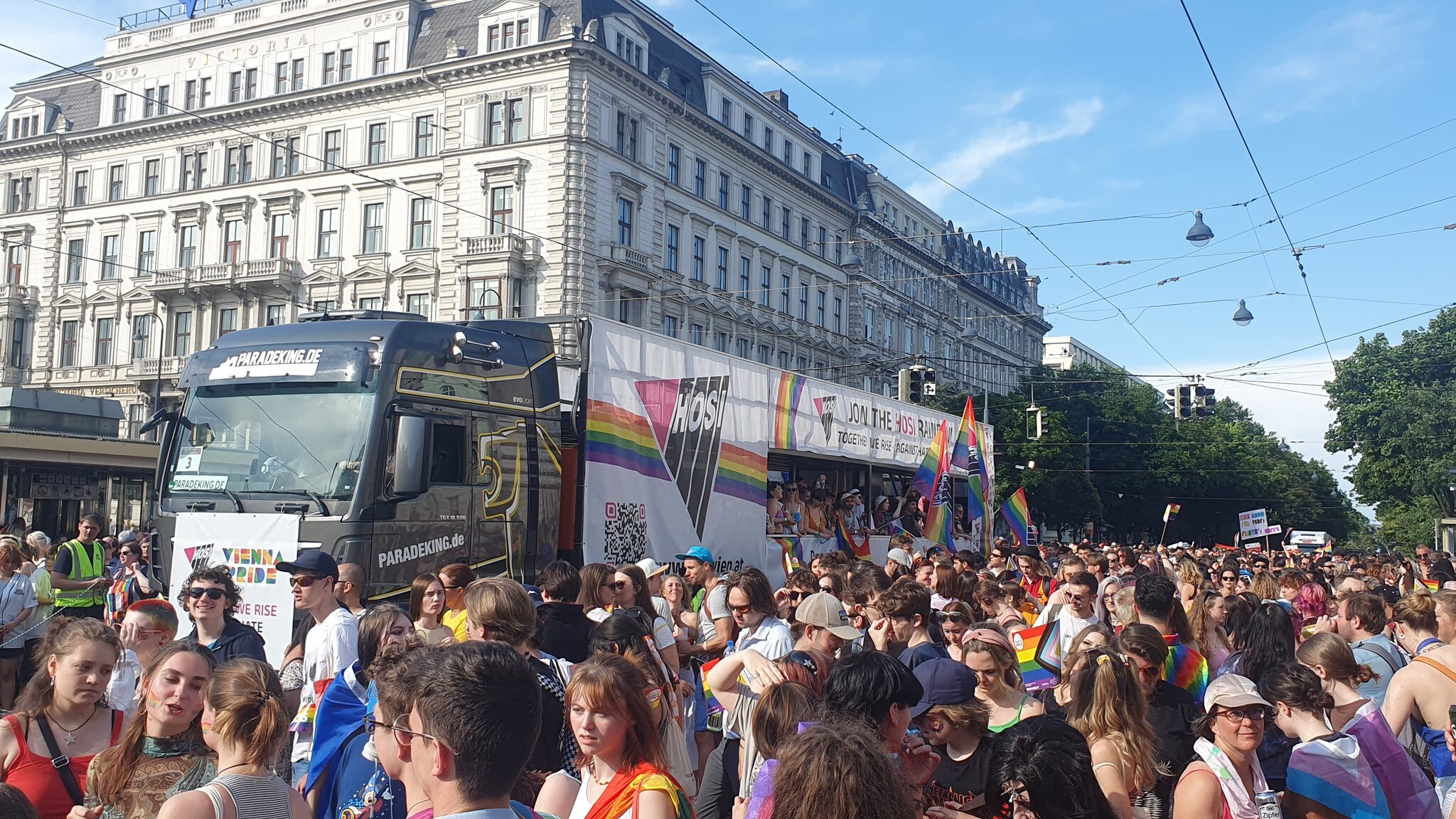 Regenbogenparade 2023: LGBTIQ-Community fordert vollen ...