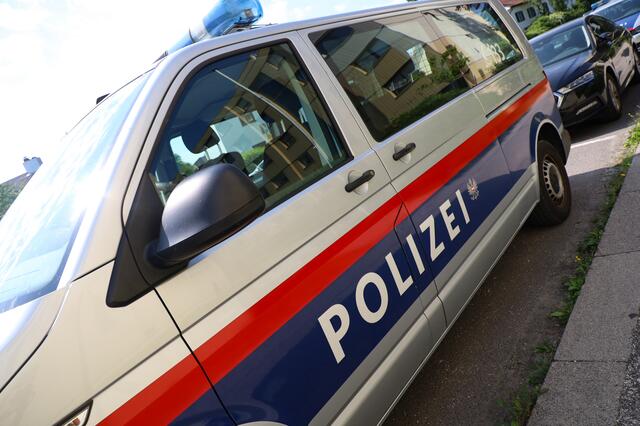 Crash in Bad Wimsbach: Wiener kracht in Kaufhaus und verletzt 45 ...