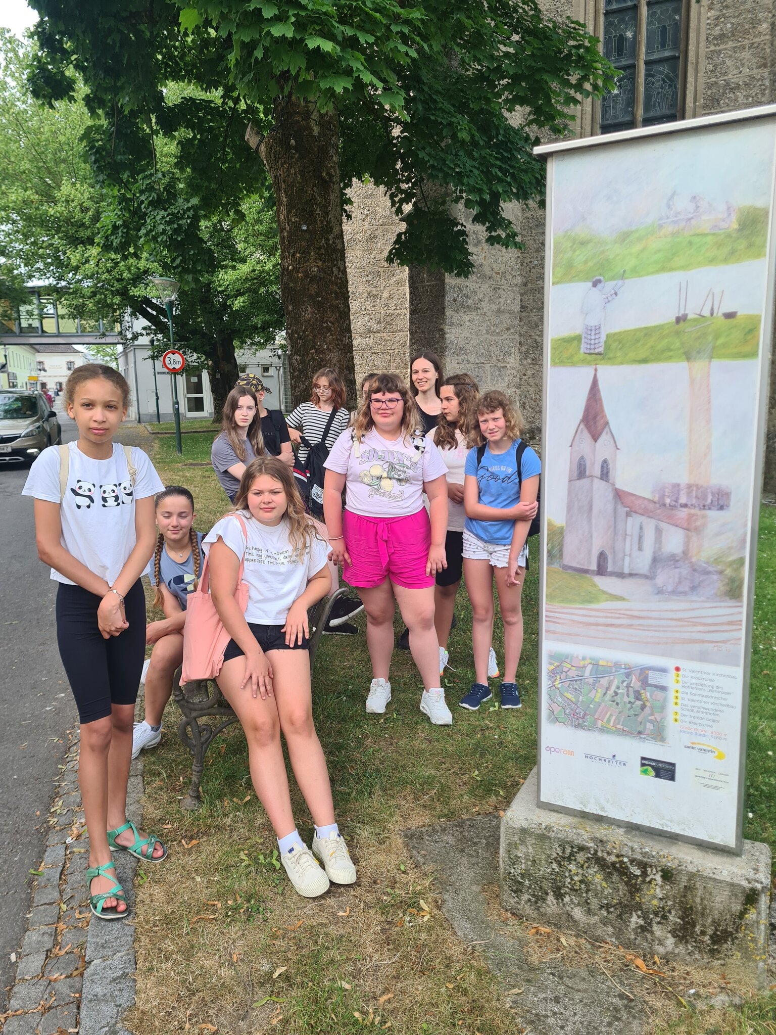 Schubertviertel: 2b Klasse erkundete St. Valentiner Sagenwanderweg - Enns