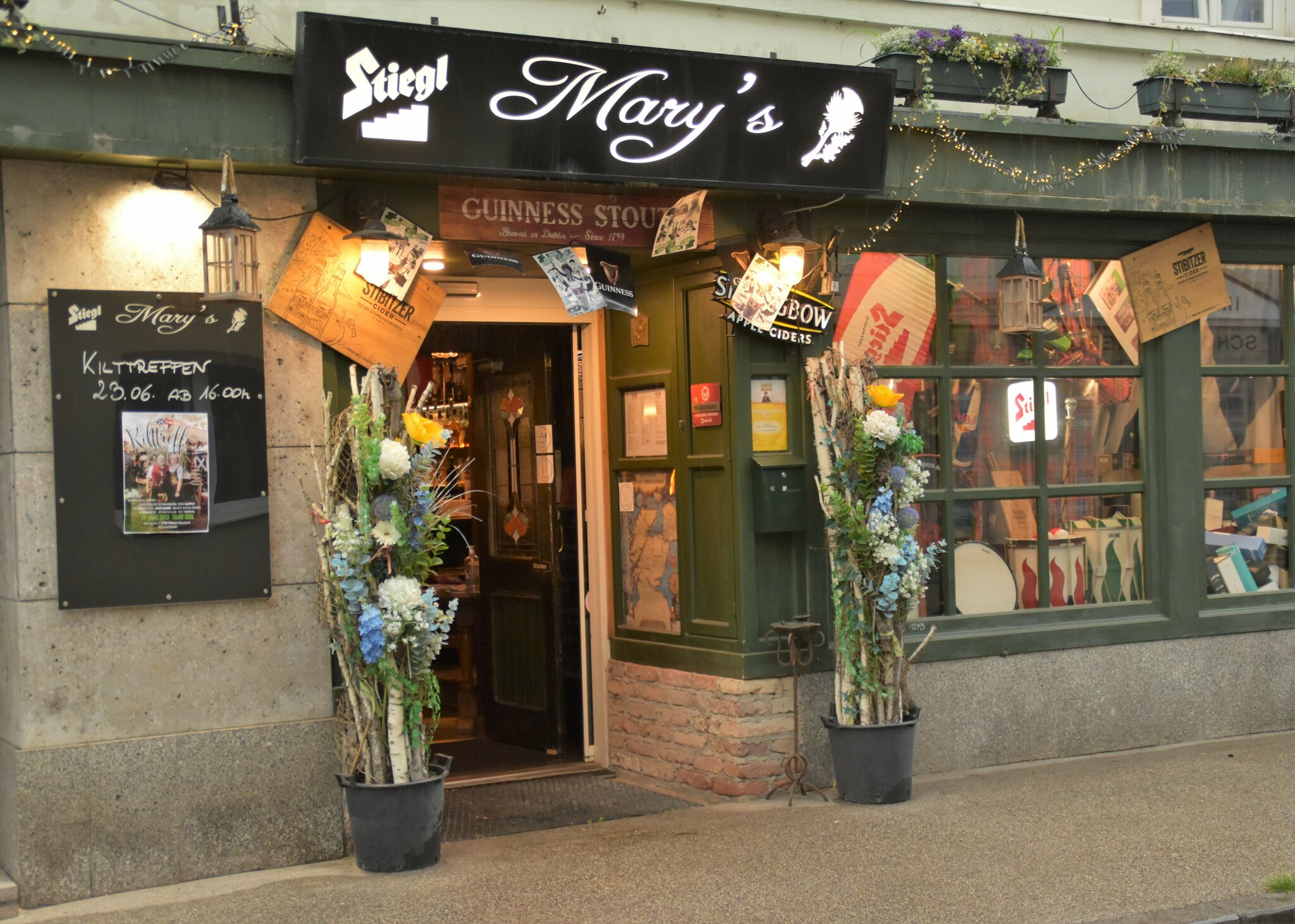 Schottischer Flair in Wiener Neustadt: Kilttreffen im Mary's Coffeepub ...