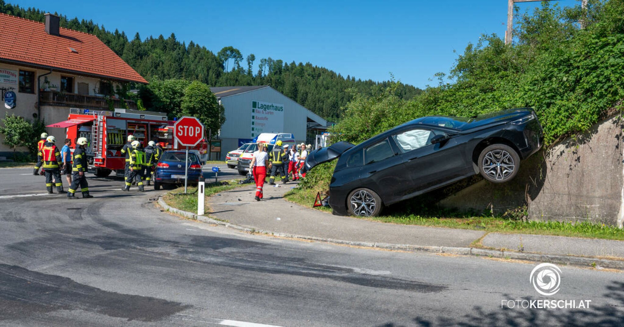 Unfall auf B1: Schwerer Verkehrsunfall zwischen Frankenmarkt und Pöndorf - Vöcklabruck